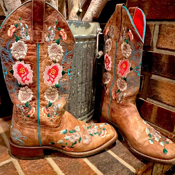 Corral | Shoes | Flower Embroidered Corral Boots | Poshmark